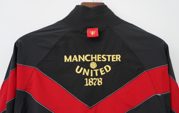 2006/2007 Manchester United Black Retro Windbreaker